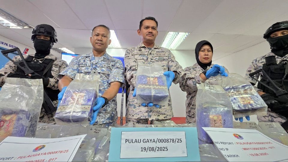 Dadah bernilai RM1.9 juta dalam bot hanyut berjaya dirampas Maritim ...